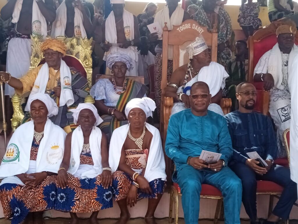 Fête des religions endogènes dans le Mono : à Grand-Popo, dignitaires ...