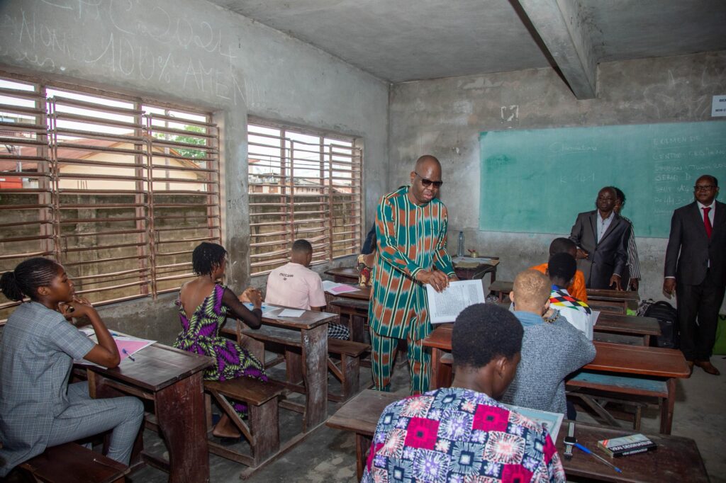 Baccalauréat 2025 : Le Maire de Cotonou Luc Sètondji Atrokpo donne le ...