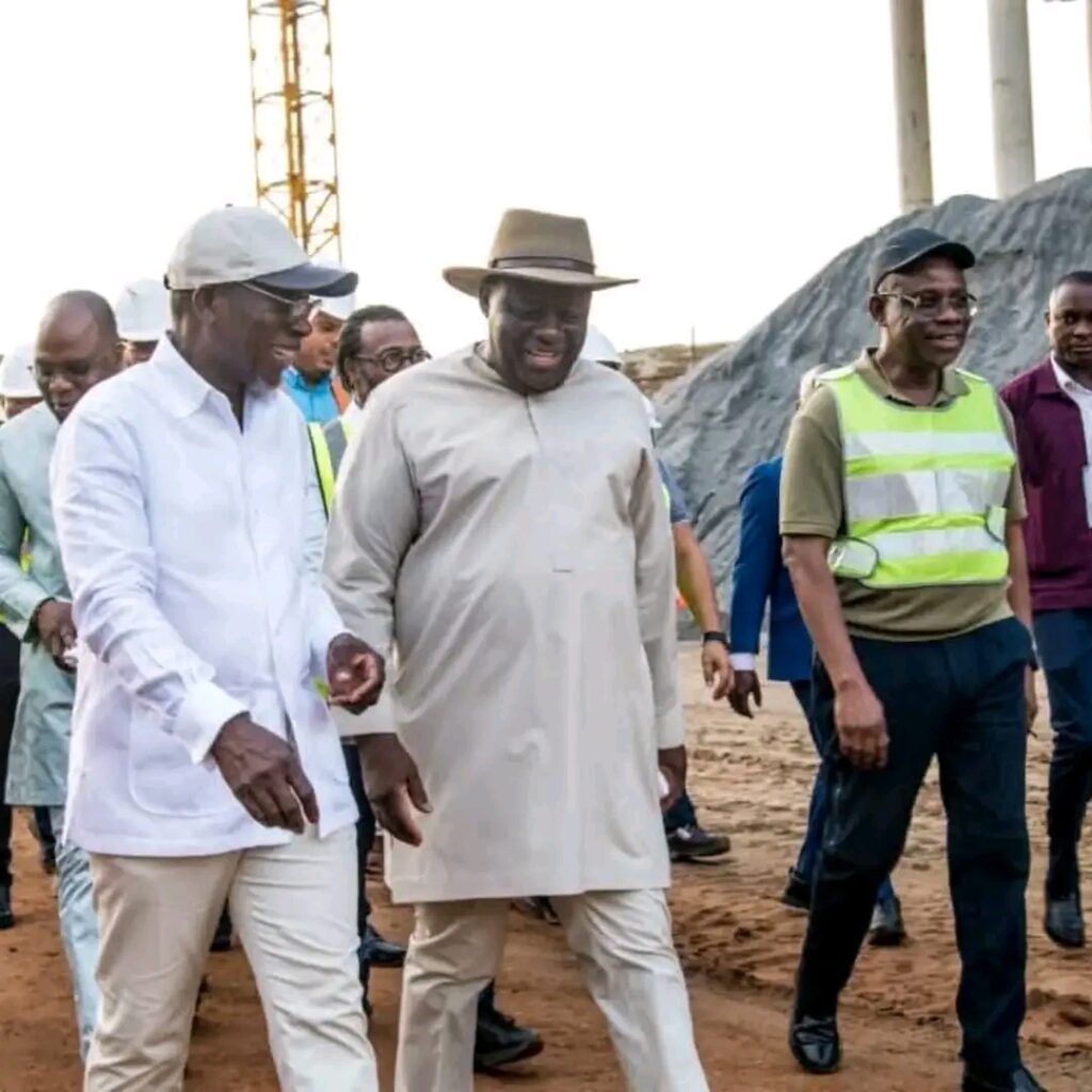 Nouveau siège parlementaire en chantier: le président Talon inspecte l ...