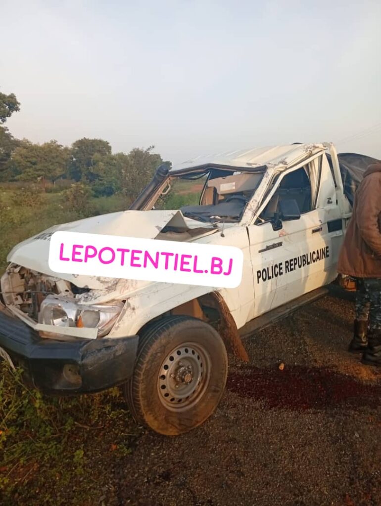 Grave accident de la voiture de patrouille corridor de la police ...